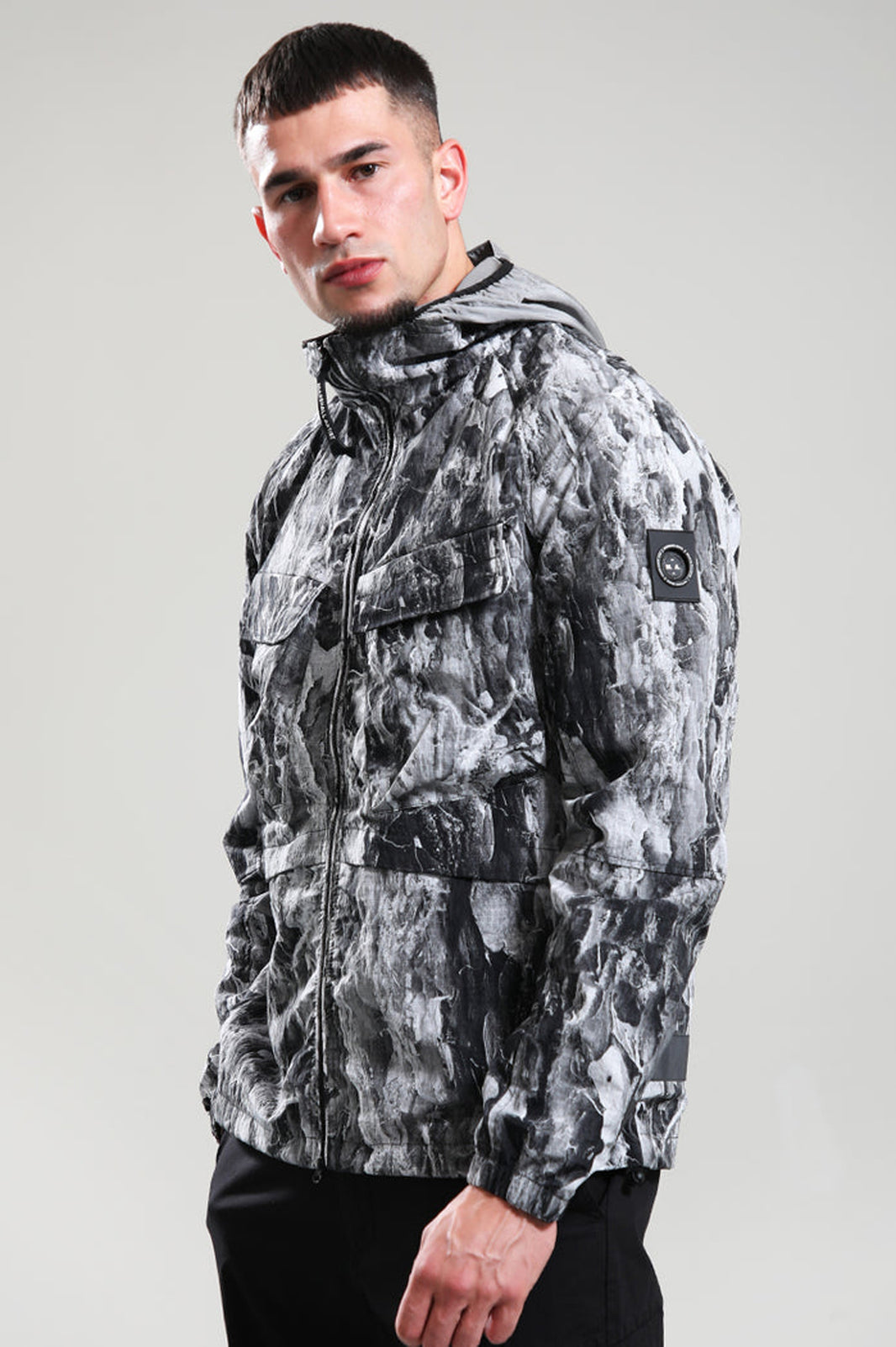 Marshall Artist – Clues & Cloud8 Clothing Store